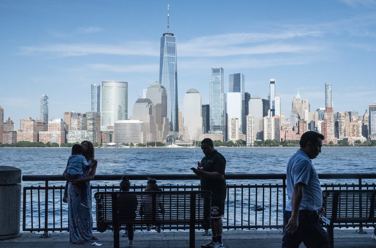 2025 GC Pay Report: In New York, a Familiar Name Moves to Top of Highest-Paid List | Law.com